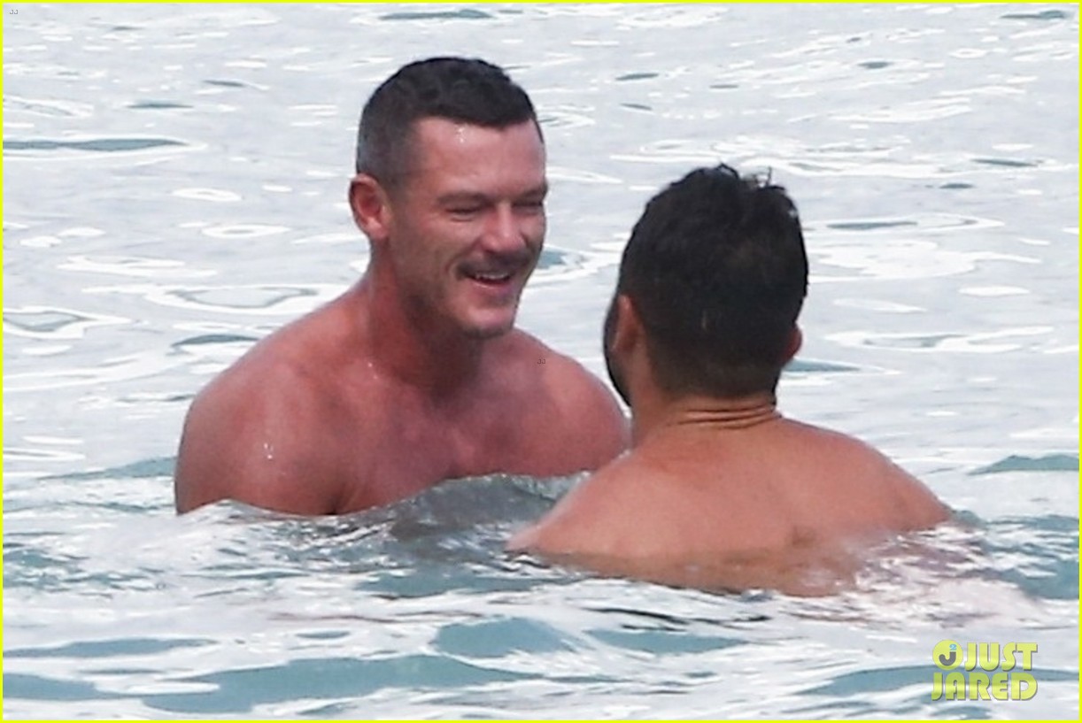 Luke Evans Shows Off His Buff Bod at the Beach With a Friend in Miami ...