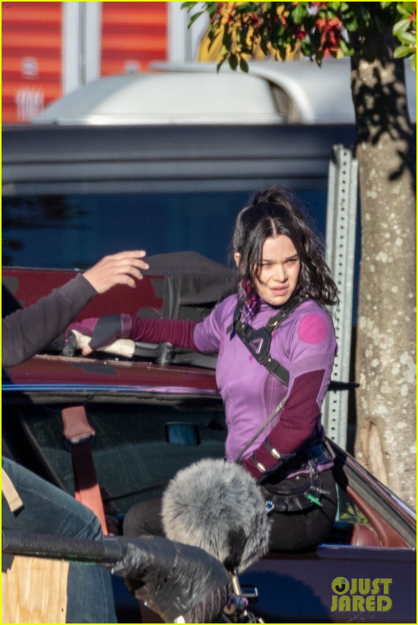 Hailee Steinfeld & Jeremy Renner Continue Filming 'Hawkeye' in Atlanta ...
