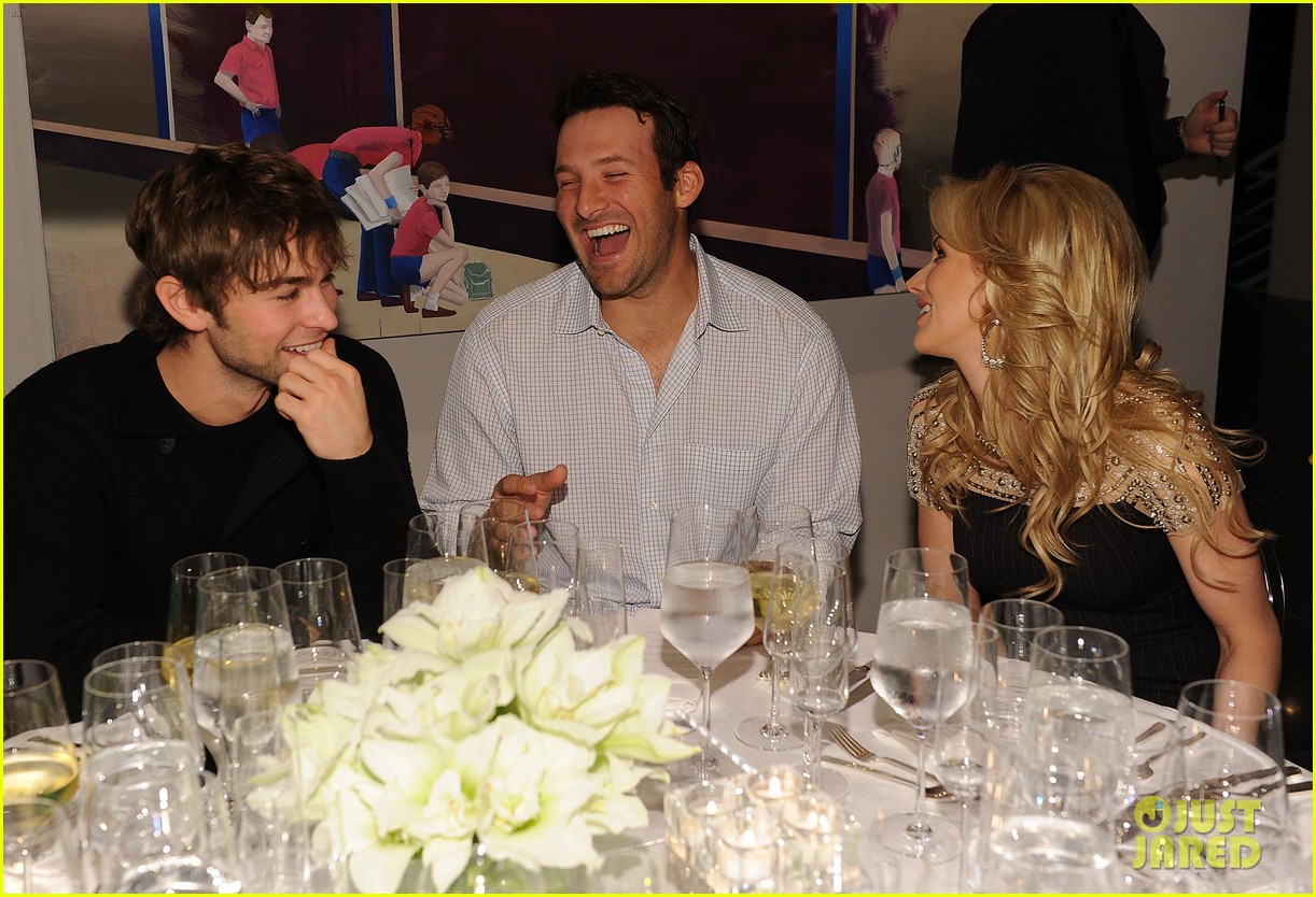 Super Bowl Announcer Tony Romo Has a Famous Brother-in-Law: Gossip Girl ...