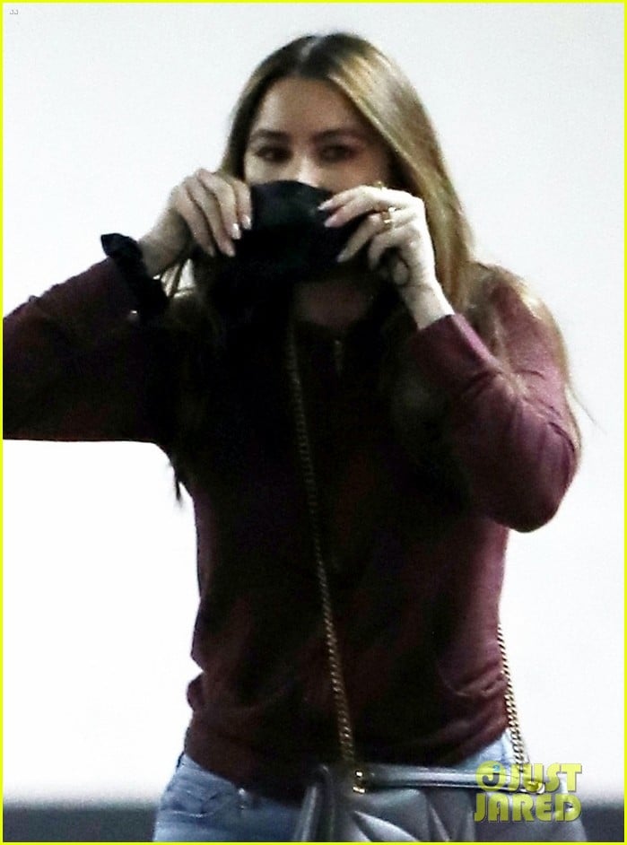 Sofia Vergara Puts On Her Masks While Leaving a Doctor's Office: Photo ...