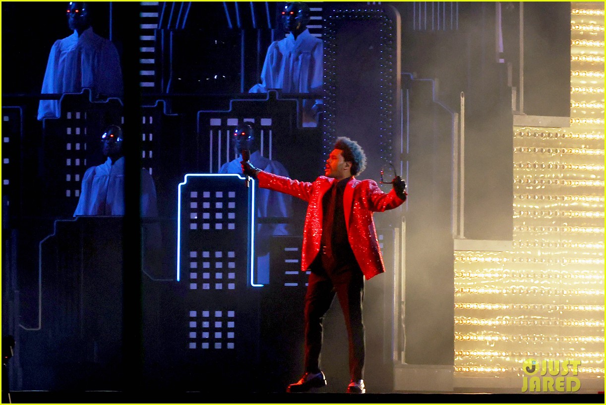 Photo: the weeknd super bowl halftime show 17 | Photo 4523041 | Just ...