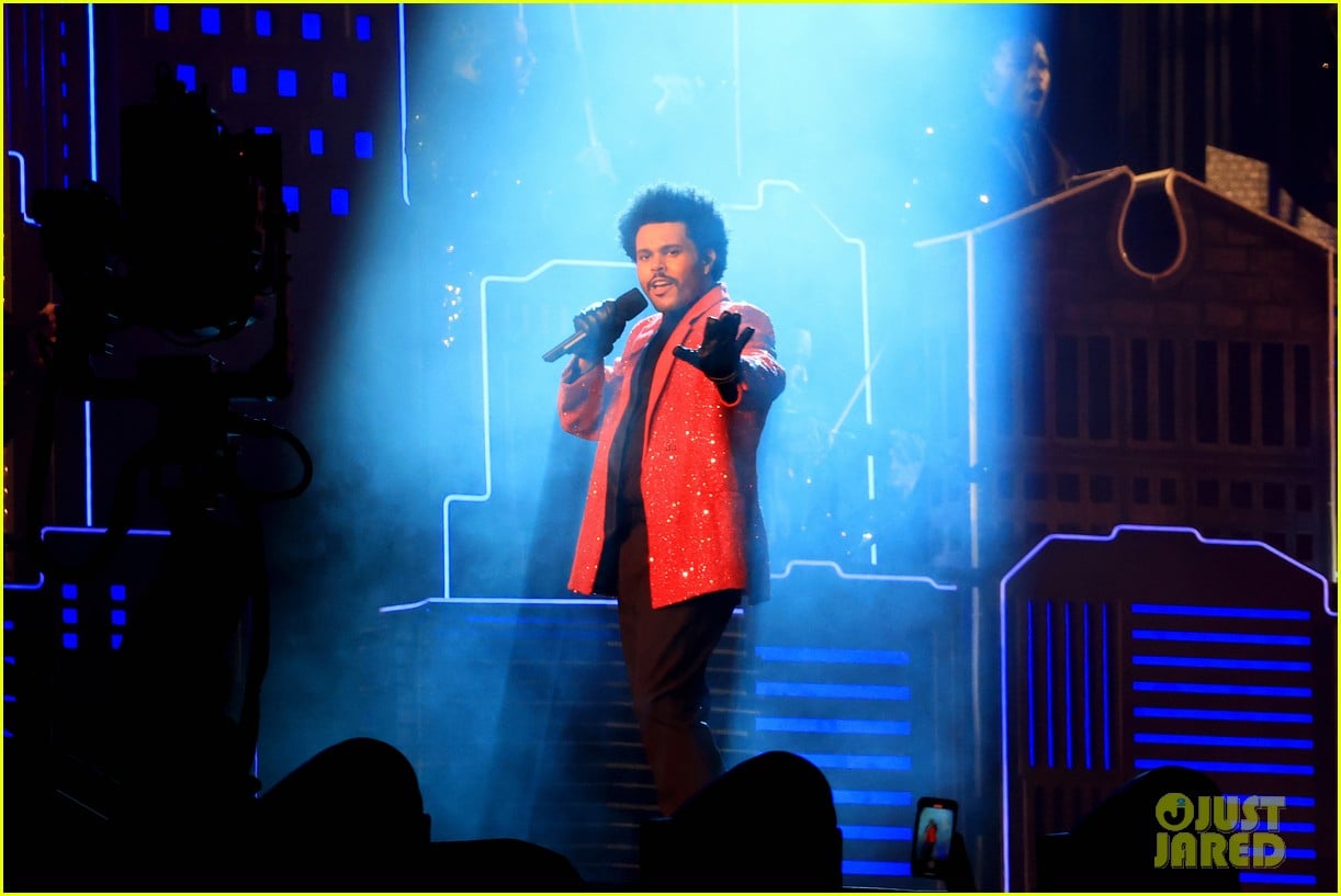 Photo: the weeknd super bowl halftime show 36 | Photo 4523060 | Just ...