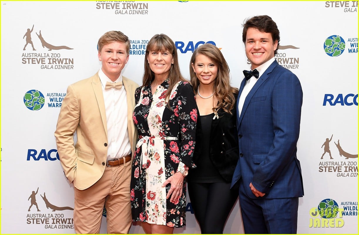 Bindi Irwin & Husband Chandler Powell Welcome a Baby Girl - See the ...