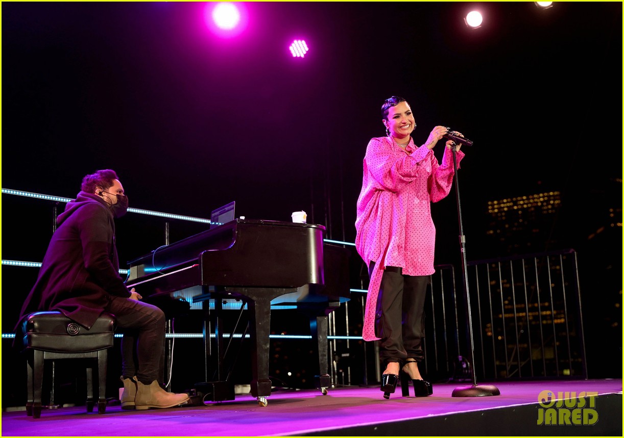 Demi Lovato Performs at 'Dancing With the Devil' YouTube Series ...