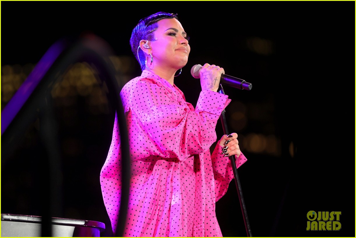 Demi Lovato Performs at 'Dancing With the Devil' YouTube Series ...