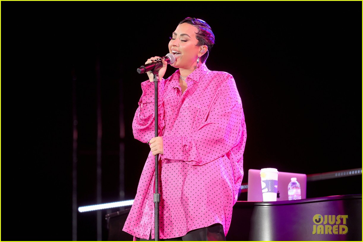 Demi Lovato Performs at 'Dancing With the Devil' YouTube Series ...