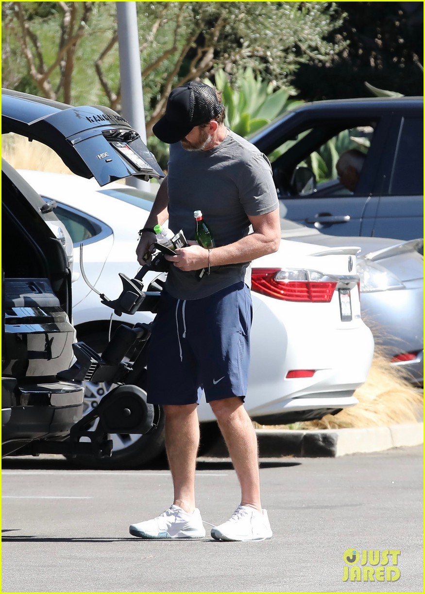 Gerard Butler Remembers His Racket To Play Tennis Game in Los Angeles ...