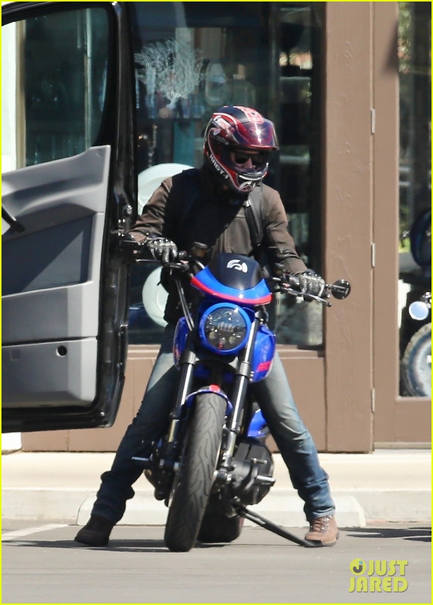 Keanu Reeves Recalls An Awesome Motorcycle Ride While Hanging With ...