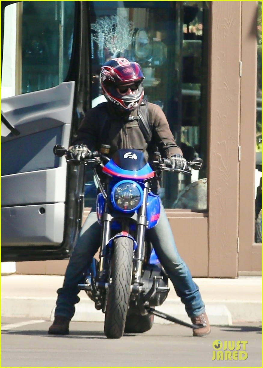 Keanu Reeves Recalls An Awesome Motorcycle Ride While Hanging With ...