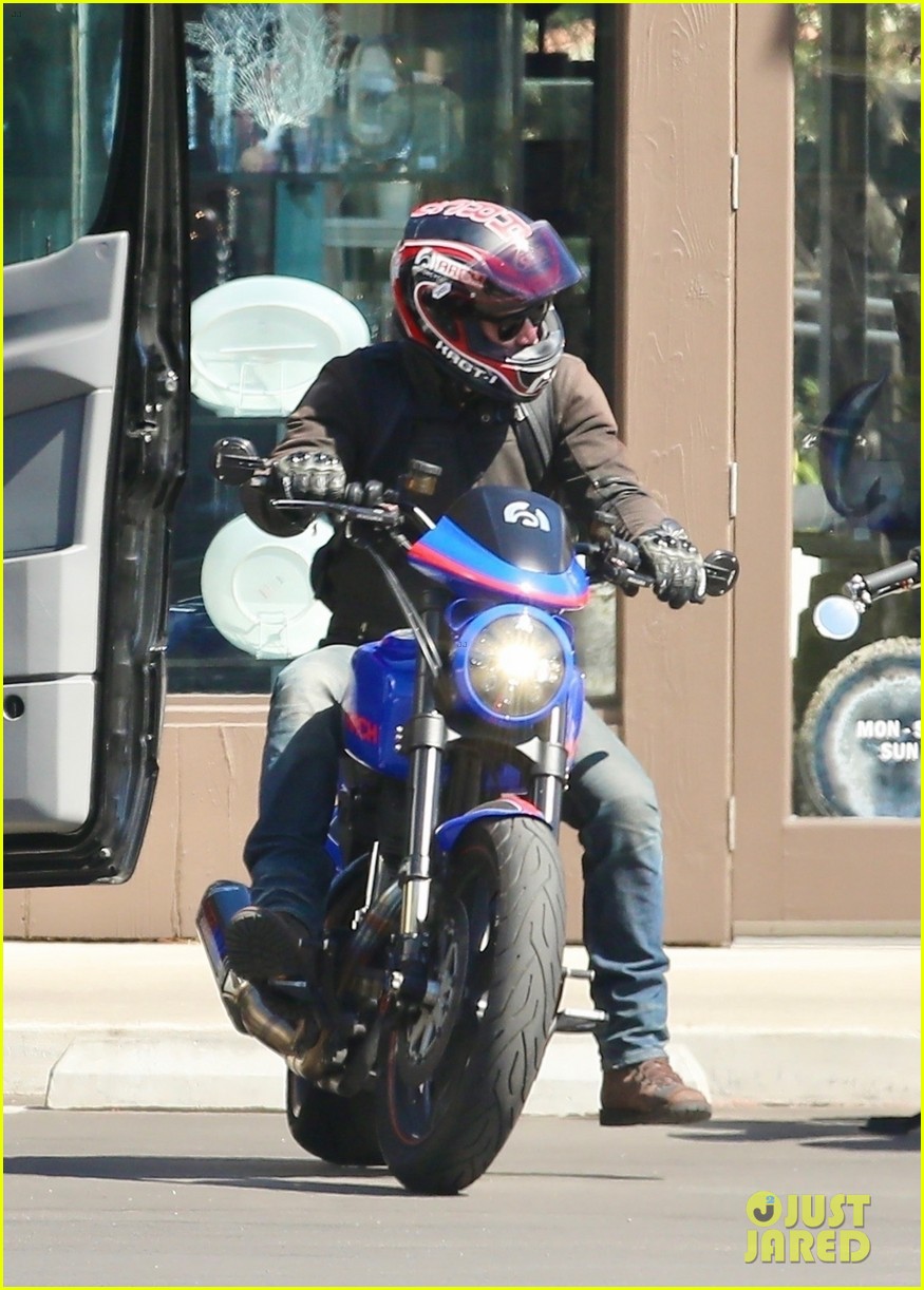 Keanu Reeves Recalls An Awesome Motorcycle Ride While Hanging With ...