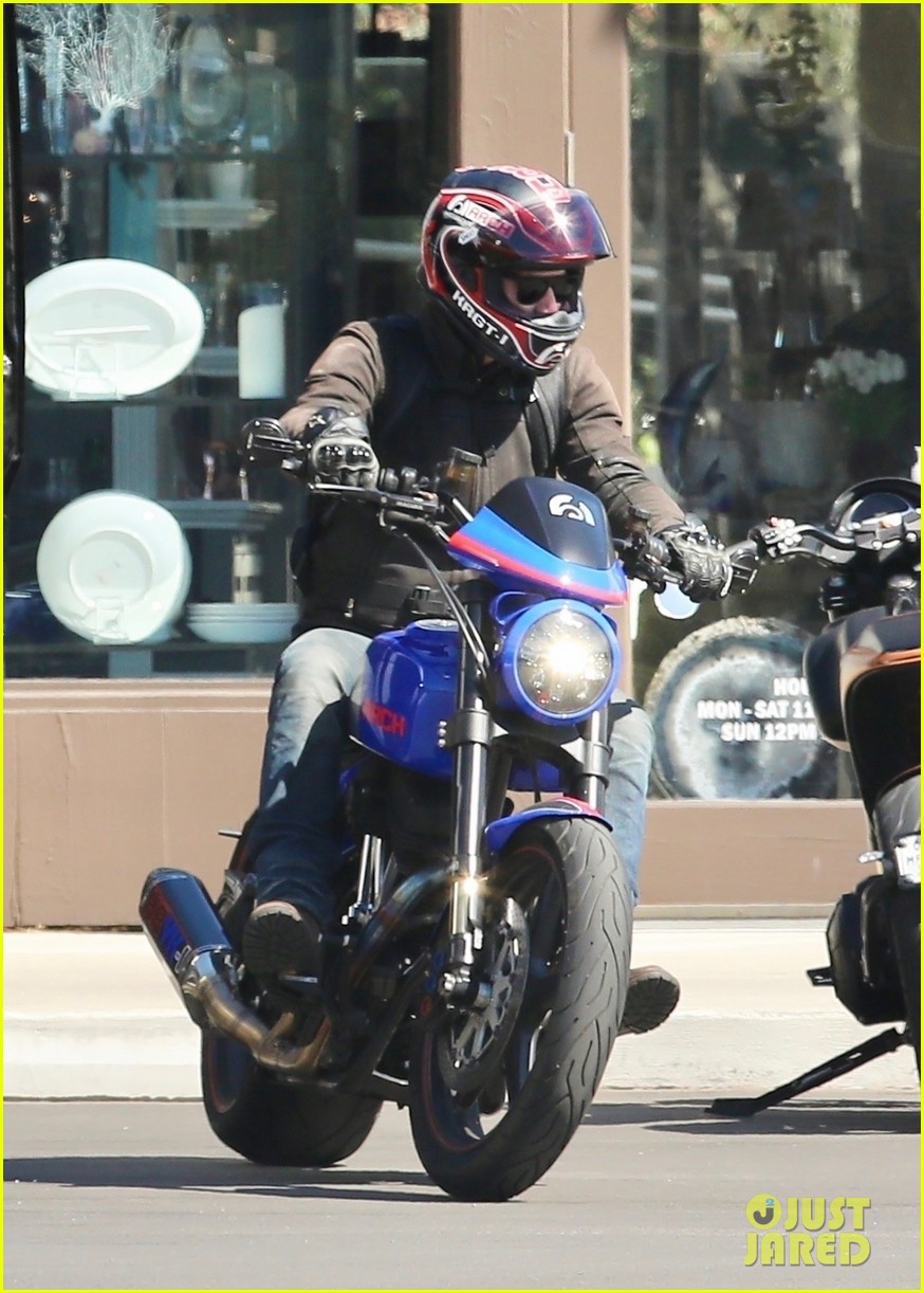 Keanu Reeves Recalls An Awesome Motorcycle Ride While Hanging With ...