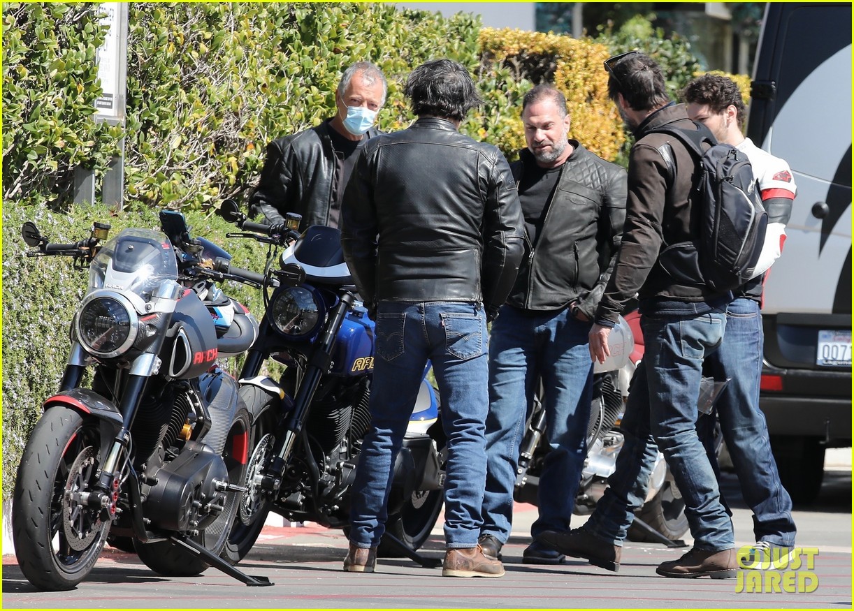 Keanu Reeves Recalls An Awesome Motorcycle Ride While Hanging With ...
