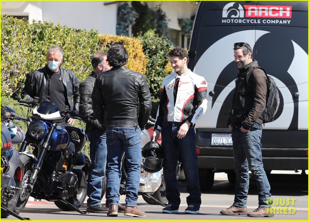 Keanu Reeves Recalls An Awesome Motorcycle Ride While Hanging With ...