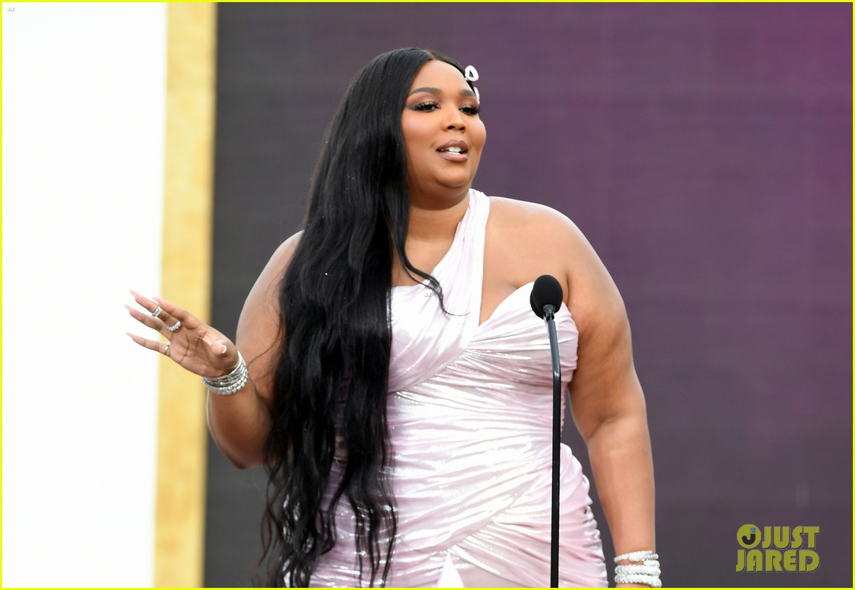 Lizzo Changes Into Second Dress to Present at Grammys 2021: Photo ...