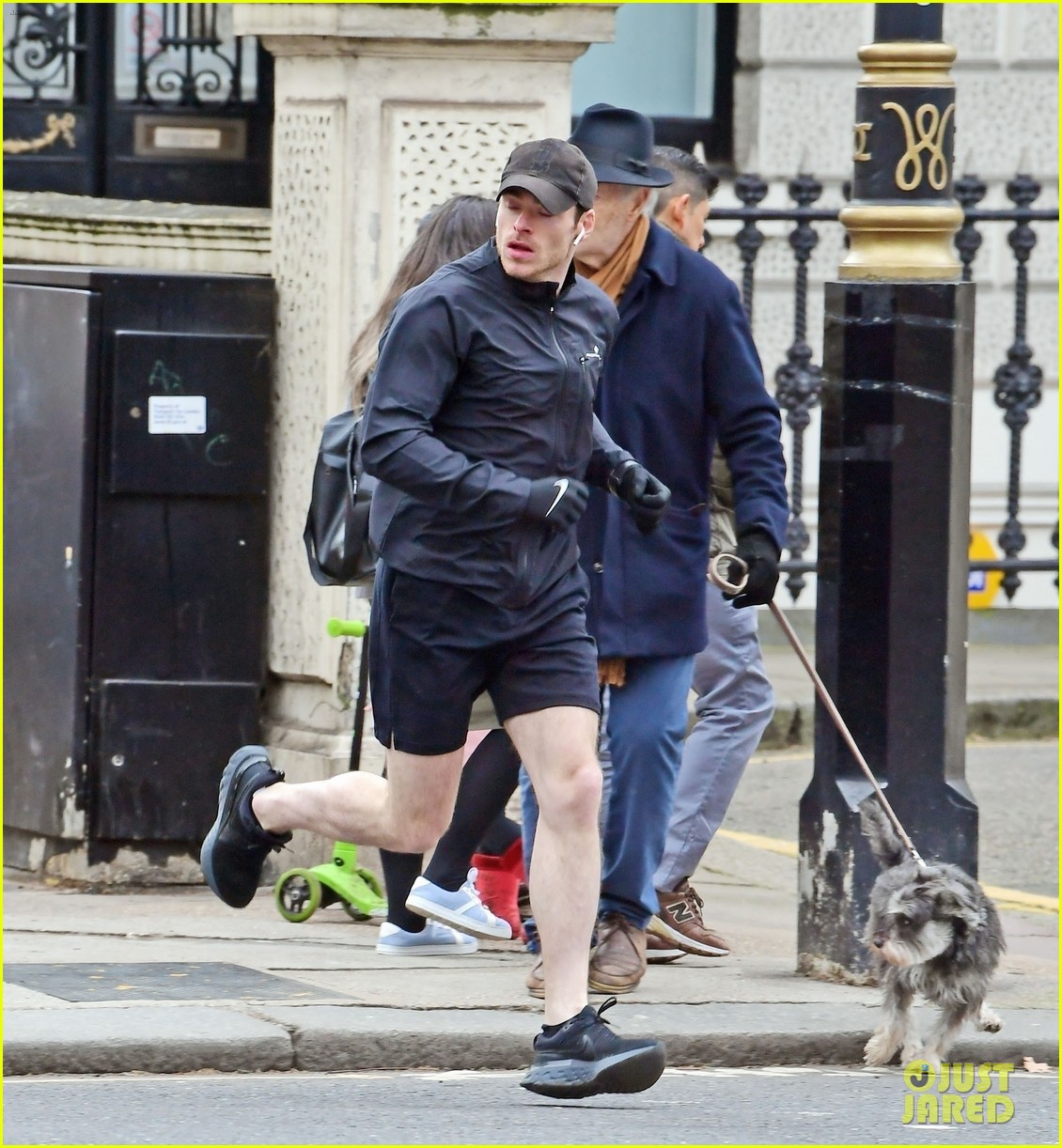 Richard Madden Goes for a Jog After Keeping a Low Profile for a Few ...
