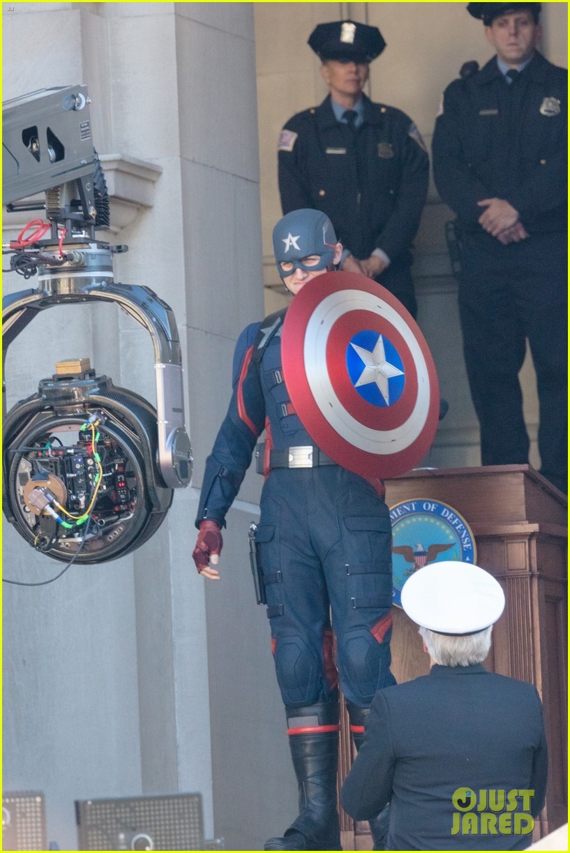 Who Plays the New Captain America? He Has Very Famous Parents!: Photo ...