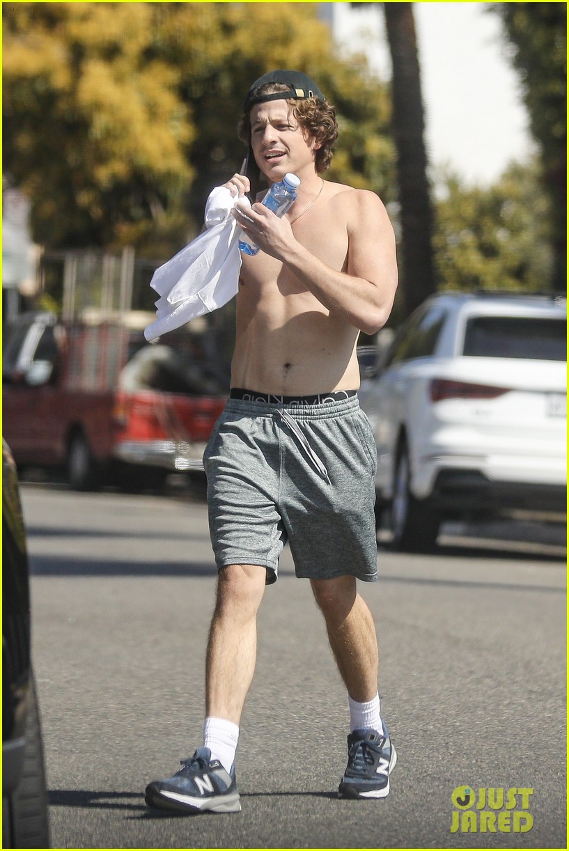 Charlie Puth Puts His Buff Body on Display After His Workout: Photo ...