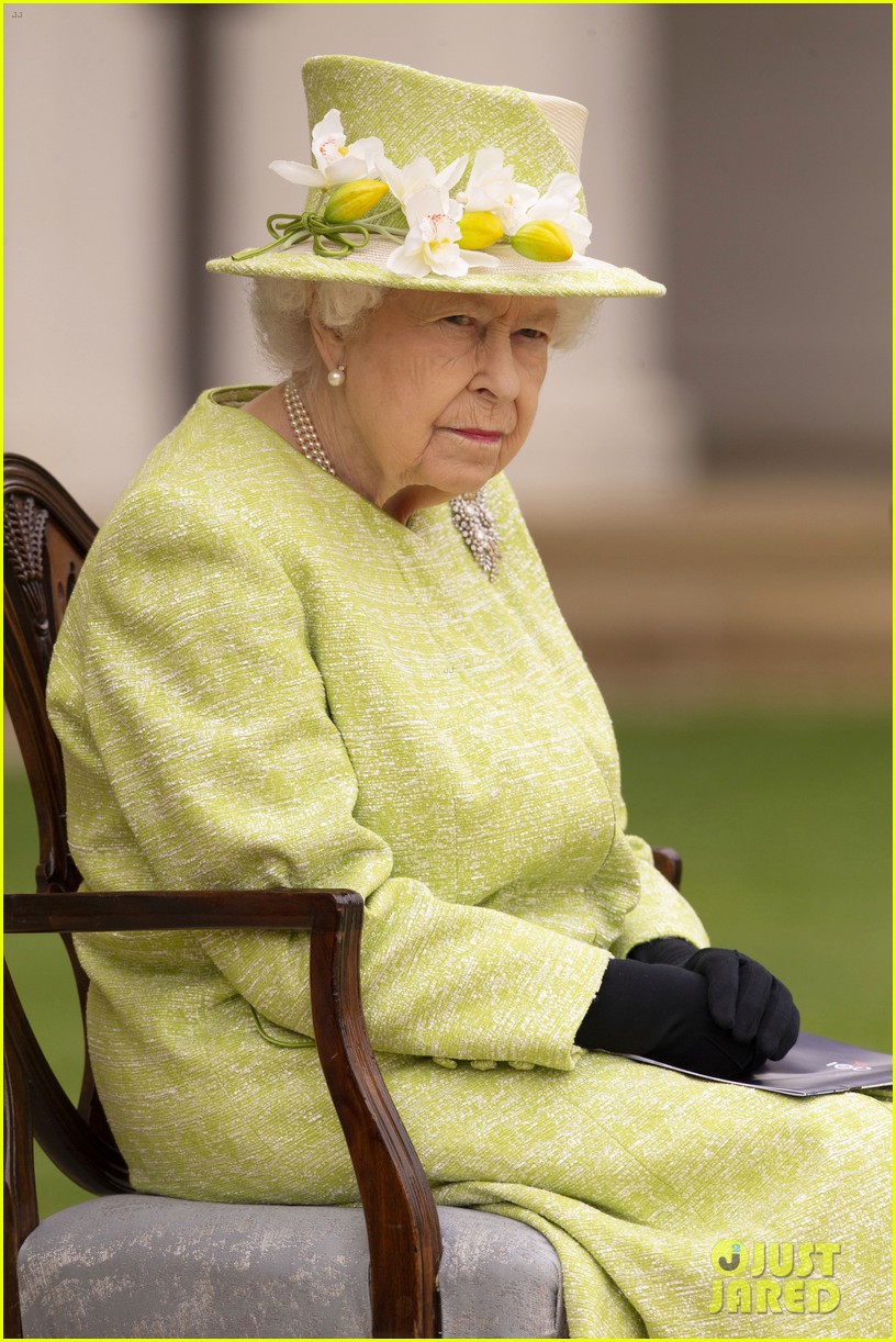 Queen Elizabeth Makes a Rare Royal Visit During Pandemic: Photo 4537568 ...