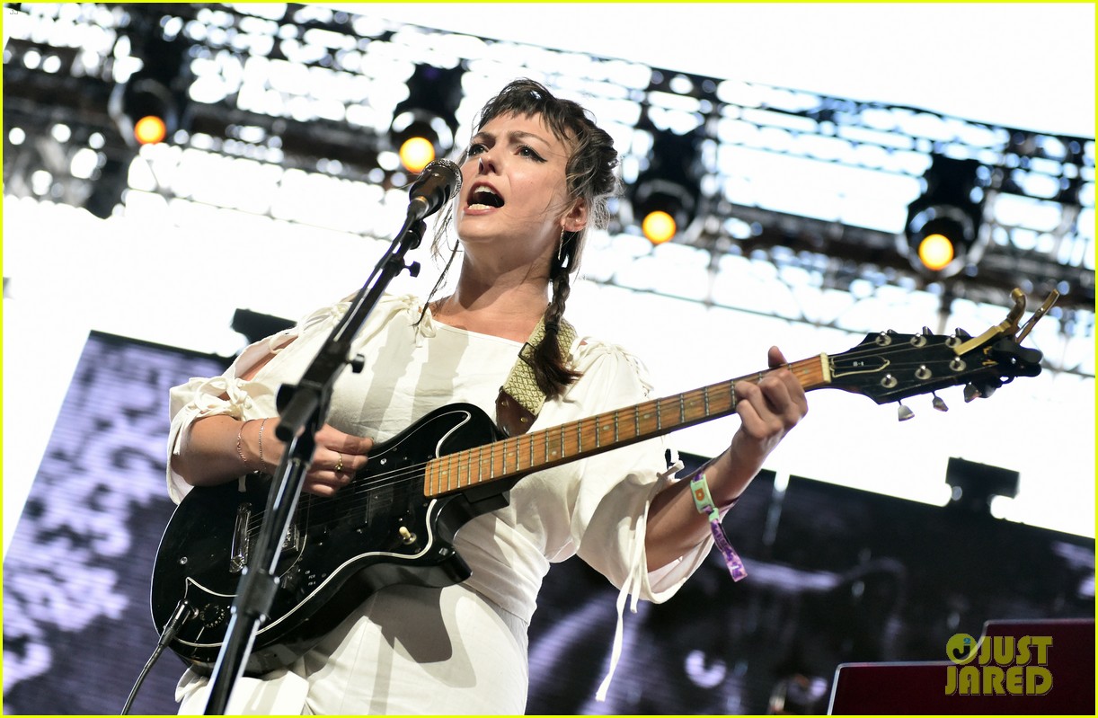 Singer Angel Olsen Comes Out as Gay, Introduces Fans to Her Partner ...
