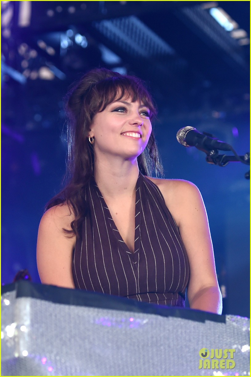 Singer Angel Olsen Comes Out as Gay, Introduces Fans to Her Partner ...