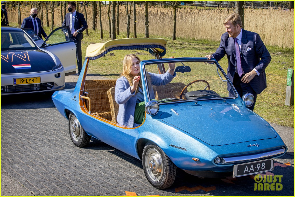 Dutch King Willem-Alexander & Family Celebrated Kings Day by Driving In ...