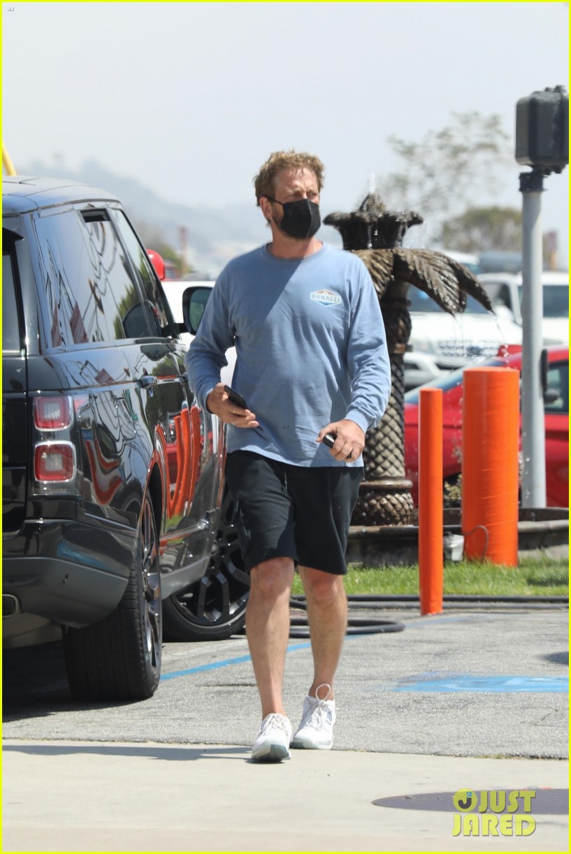 Gerard Butler Heads Out for a Ride in Malibu: Photo 4539782 | Gerard ...