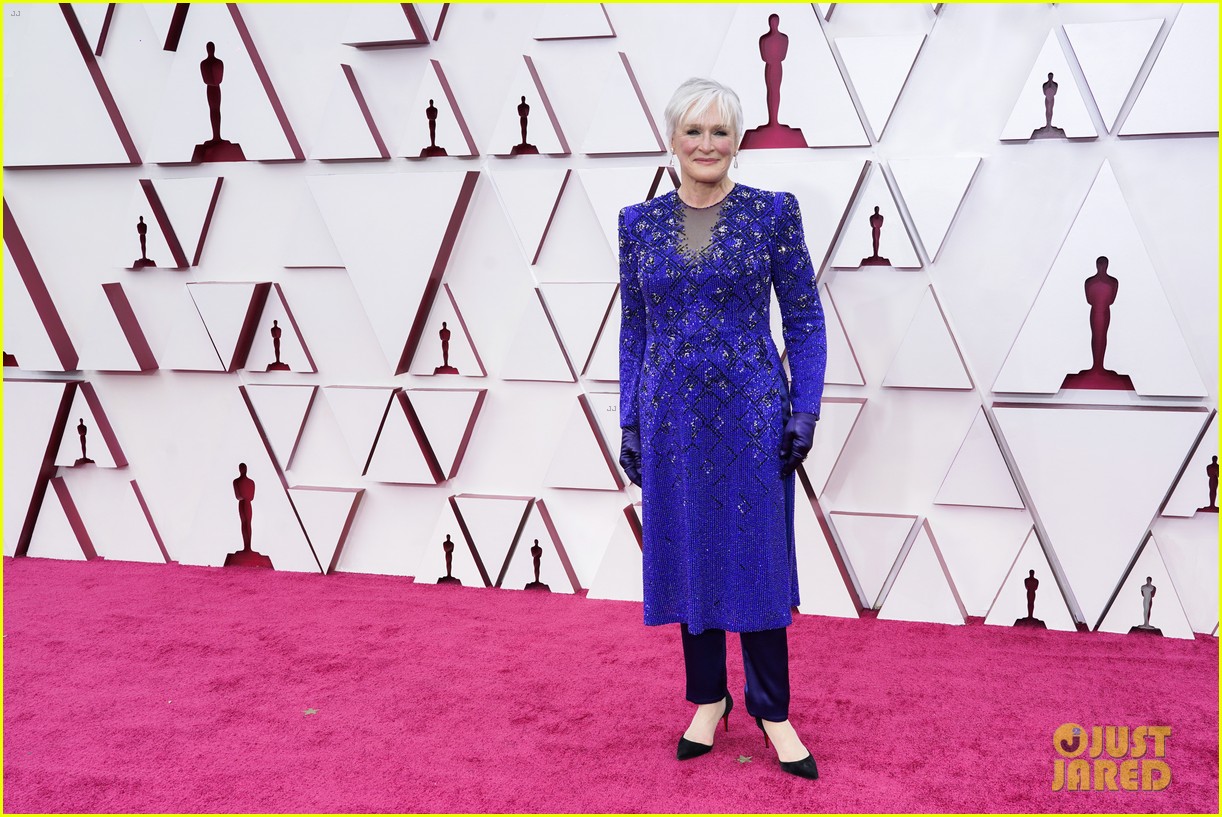 Glenn Close Wears Gloves With Her Custom Armani Look To Oscars 2021 ...