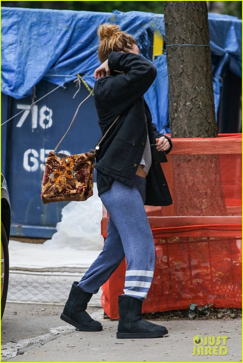 Jennifer Lawrence Goes Makeup-Free While Running Errands in NYC: Photo ...