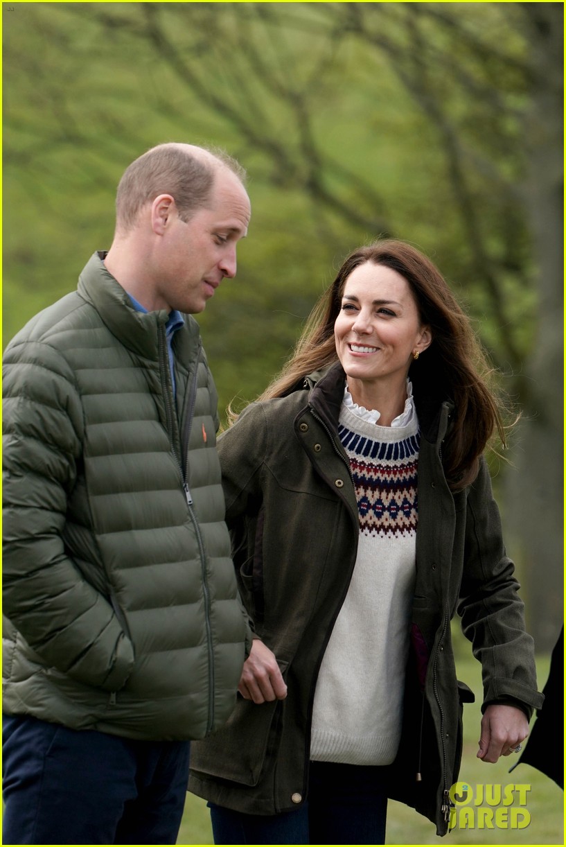 Kate Middleton & Prince William Enjoy a Day at a Farm Petting Animals ...
