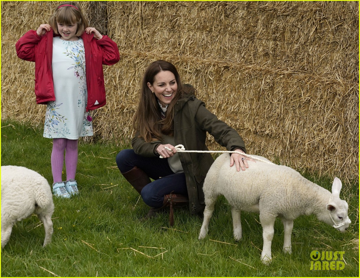 Kate Middleton & Prince William Enjoy a Day at a Farm Petting Animals ...