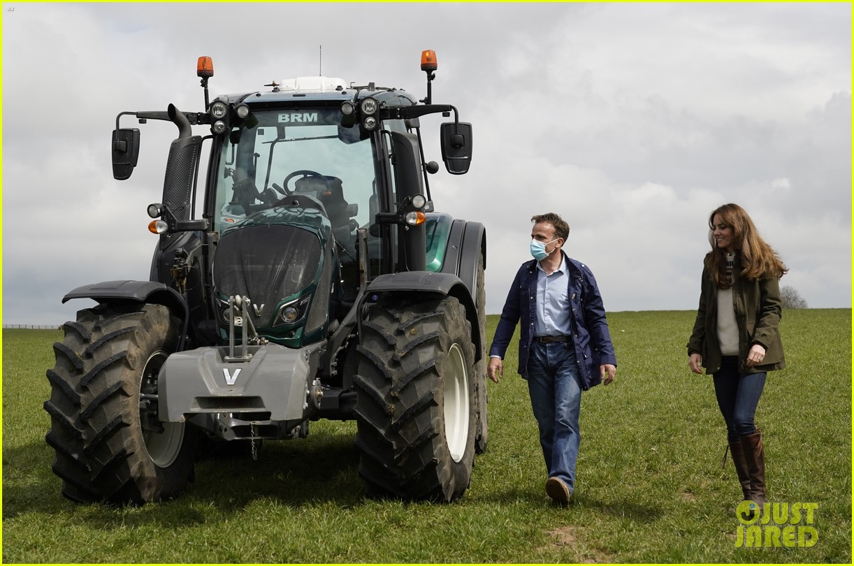 Kate Middleton & Prince William Enjoy a Day at a Farm Petting Animals ...