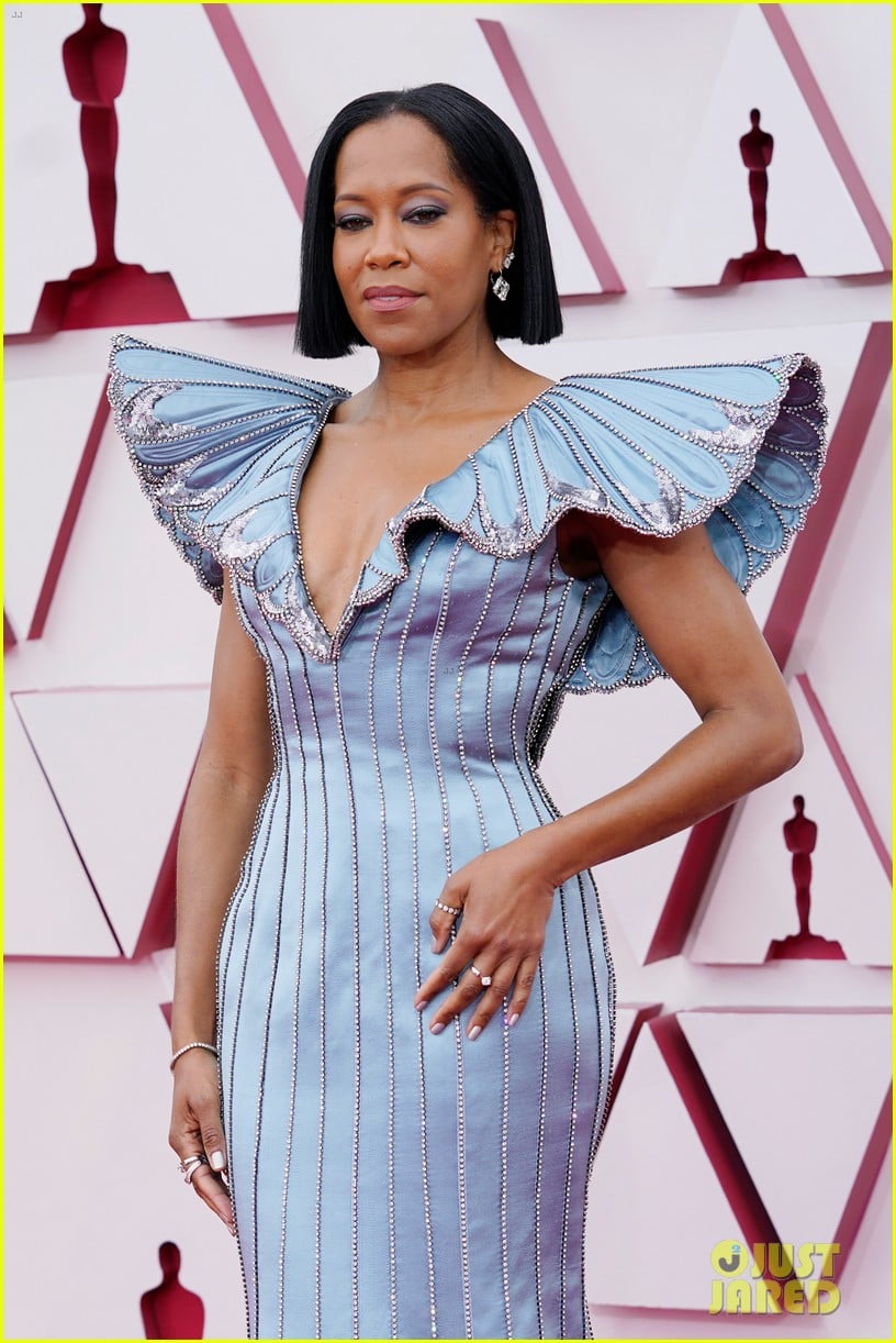 Regina King Kicks Off Oscars 2021 with Epic Entrance, Explains Masks ...