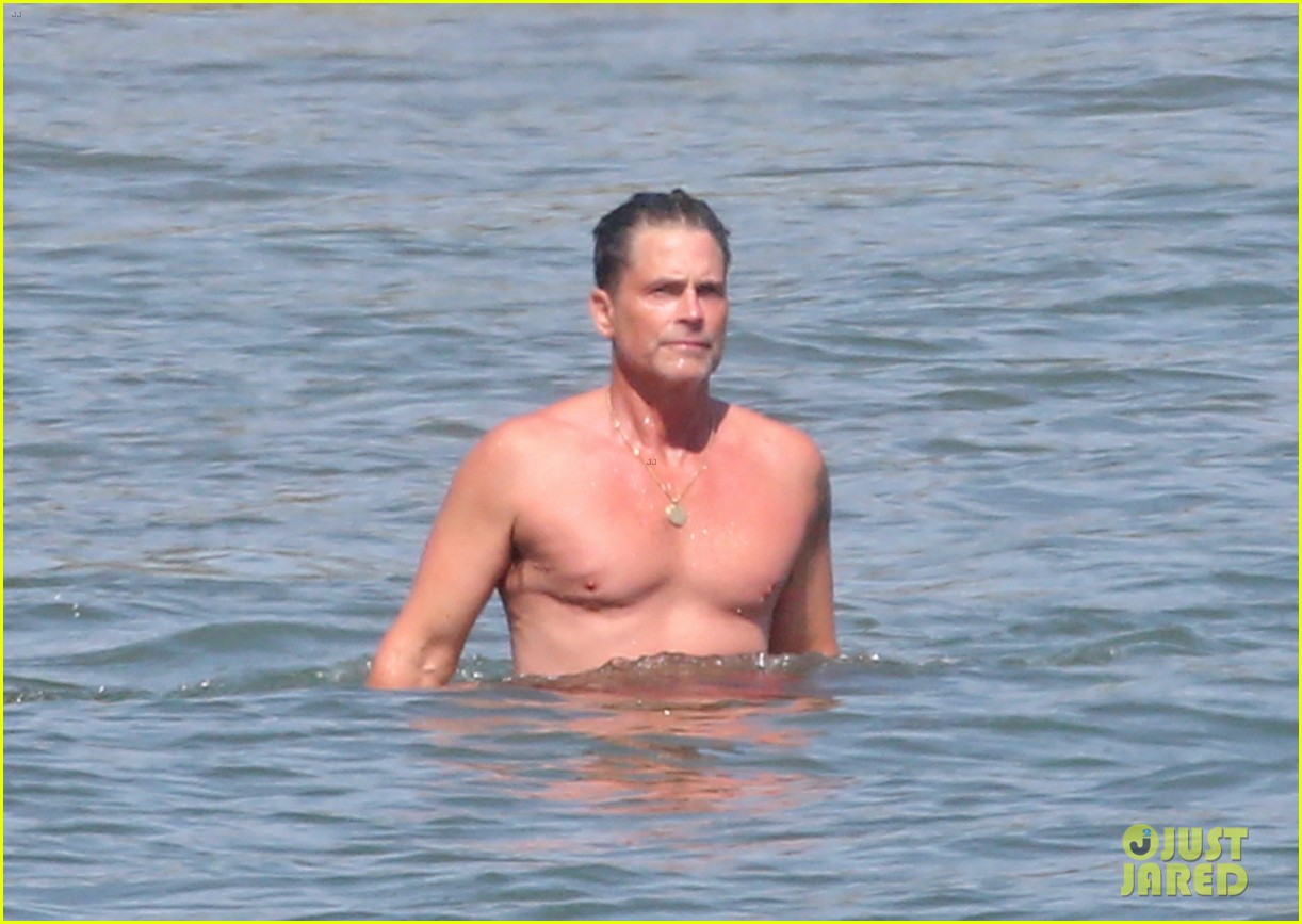 Rob Lowe Goes for a Dip in the Ocean in Santa Barbara: Photo 4538524 ...