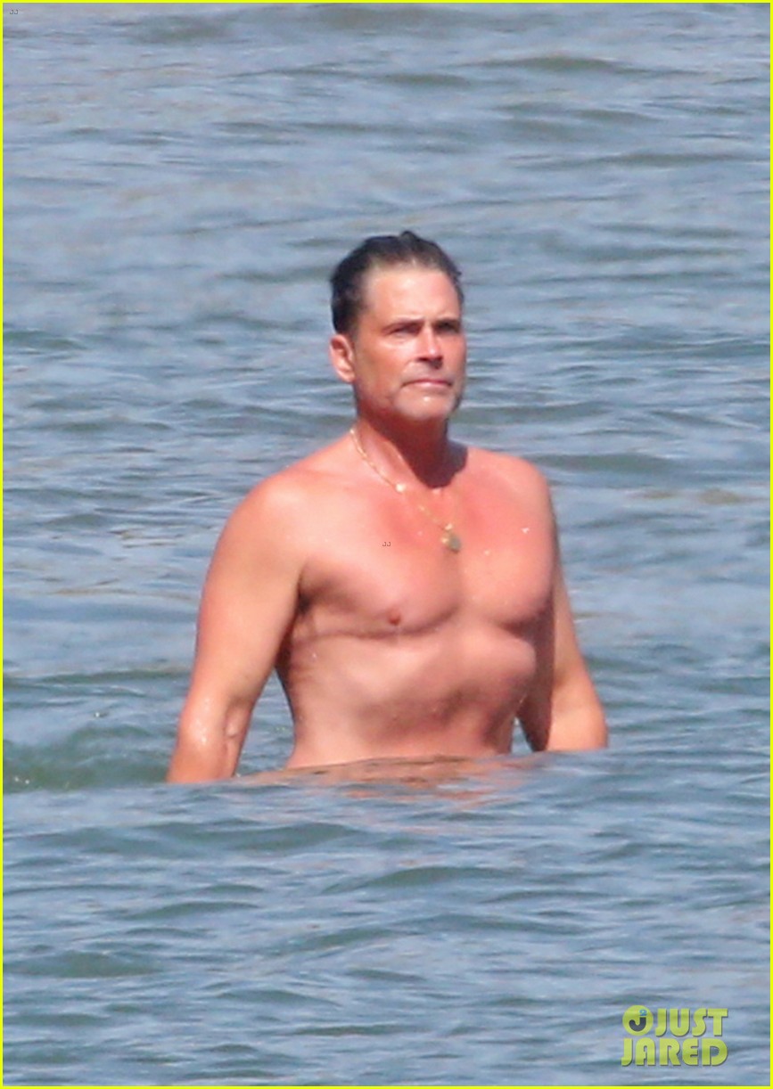Rob Lowe Goes for a Dip in the Ocean in Santa Barbara: Photo 4538528 ...