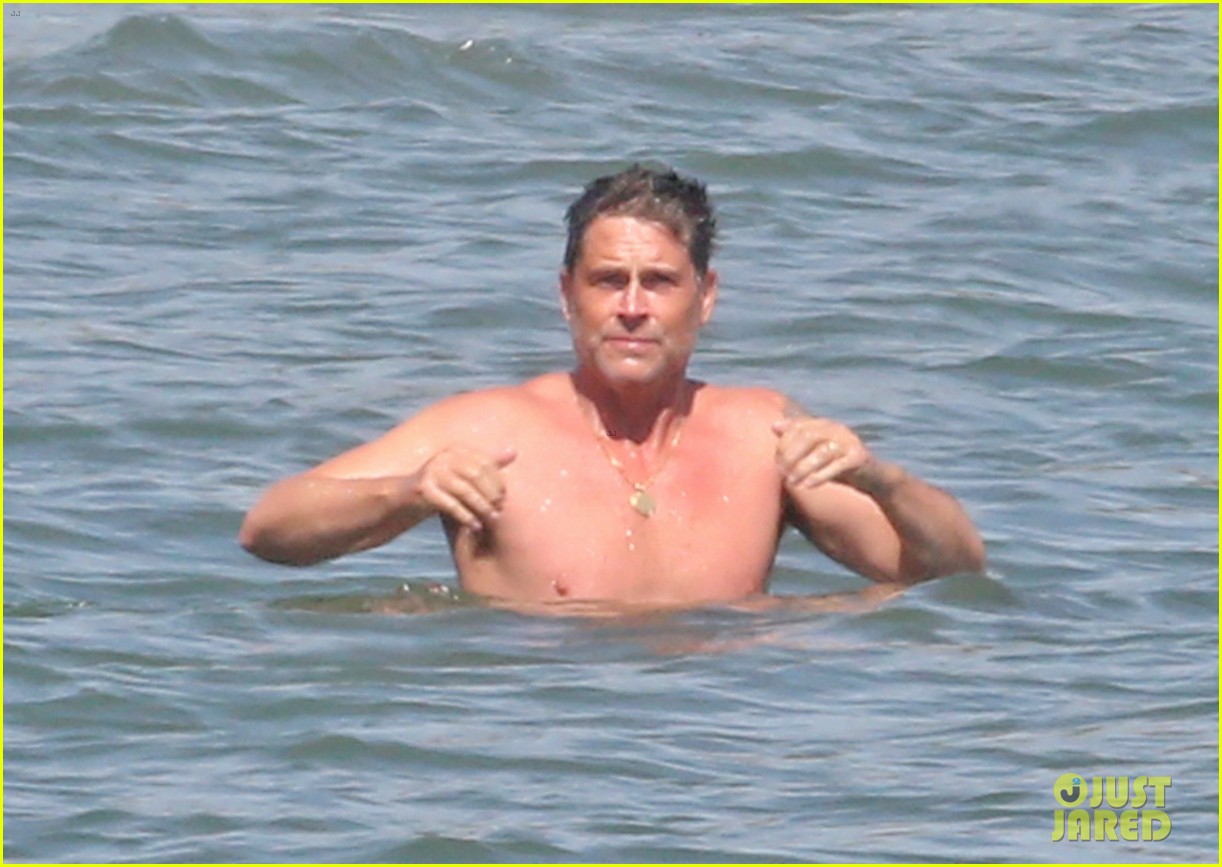 Rob Lowe Goes for a Dip in the Ocean in Santa Barbara: Photo 4538545 ...