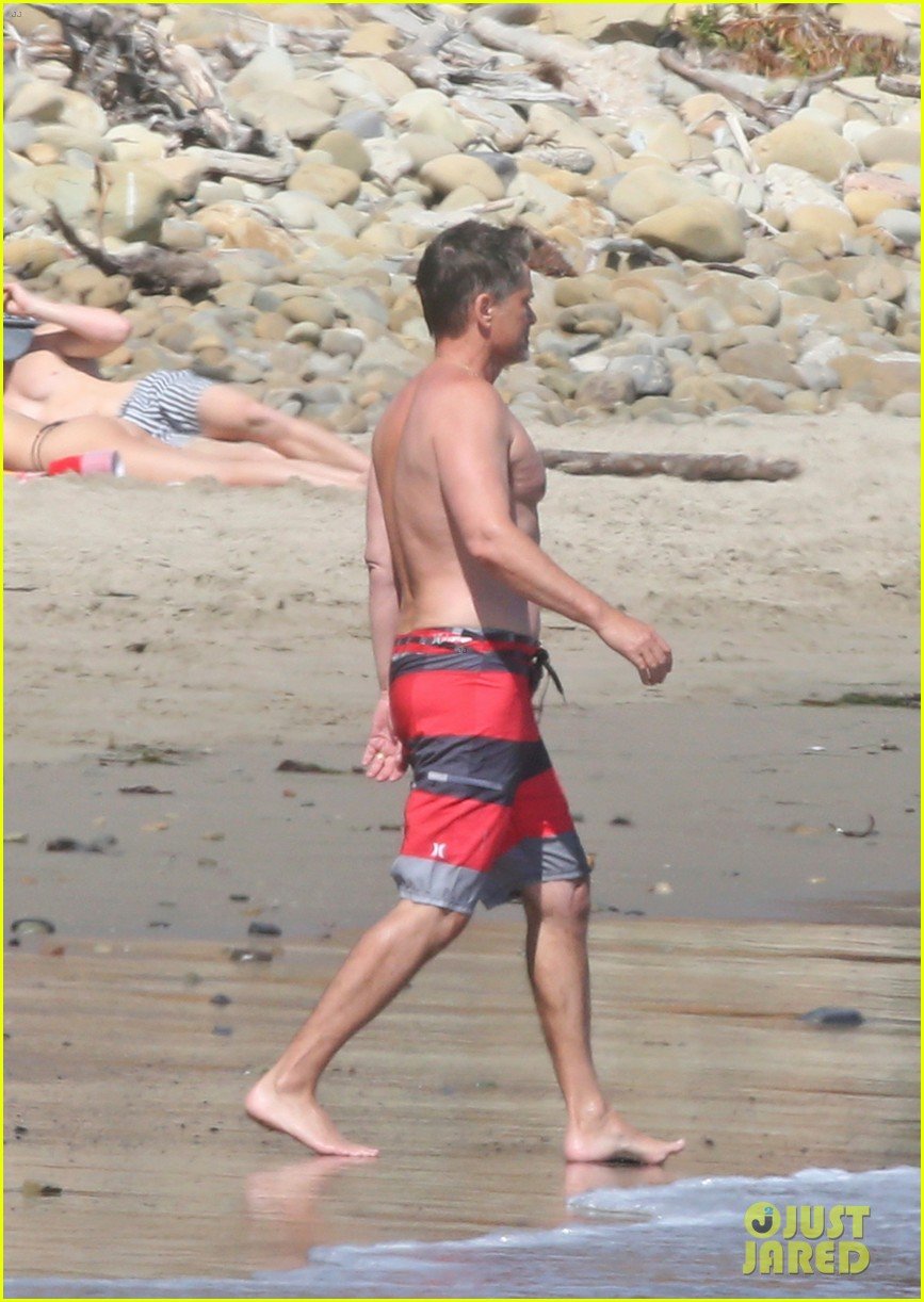 Rob Lowe Goes for a Dip in the Ocean in Santa Barbara: Photo 4538552 ...