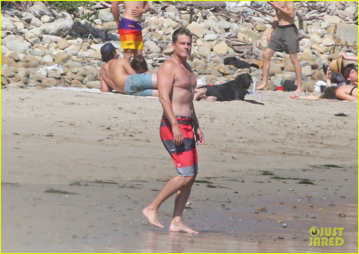 Rob Lowe Goes for a Dip in the Ocean in Santa Barbara: Photo 4538553 ...