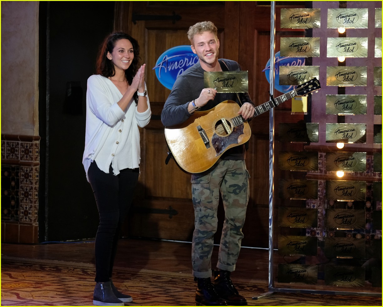 Hunter Metts Breaks Down on 'American Idol' After Forgetting the Words ...