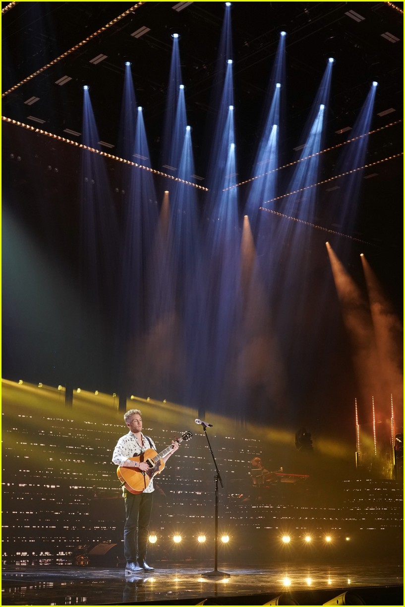 Hunter Metts Breaks Down on 'American Idol' After Forgetting the Words ...