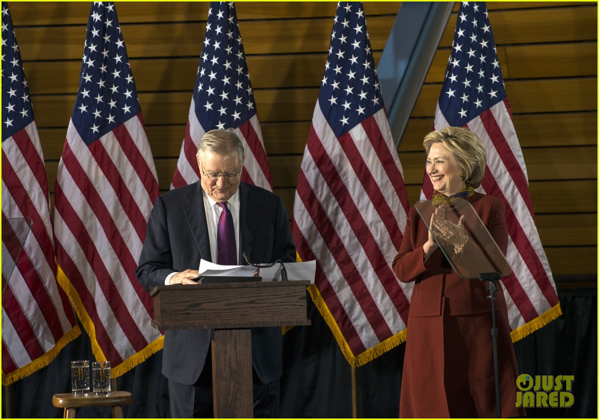 Former Vice President Walter Mondale Dies at Age 93: Photo 4544718 ...