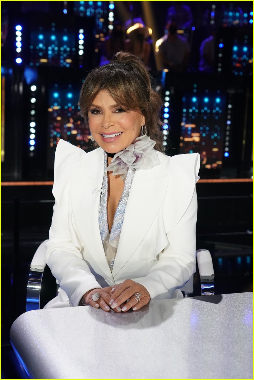 Katy Perry's Dress for 'American Idol' First Live Show Makes Fart Noise ...