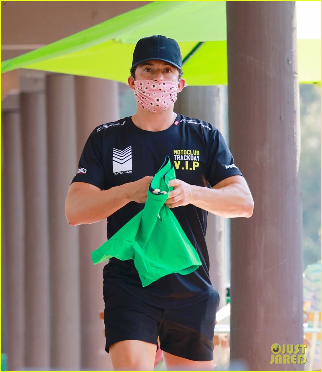 Orlando Bloom & Katy Perry Run Errands Together in Montecito: Photo ...