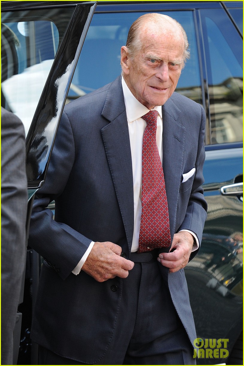 Prince Philip Helped To Design The Land Rover Hearse His Coffin Will Be ...