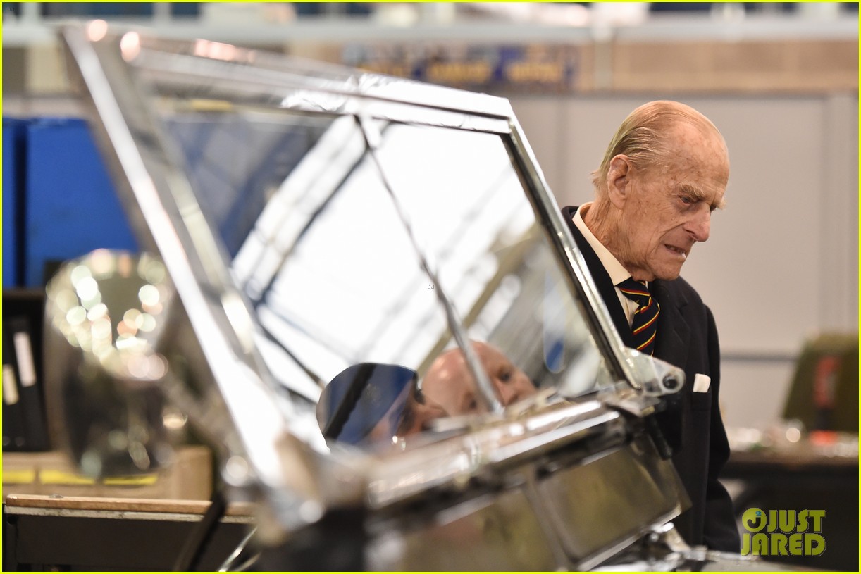 Prince Philip Helped To Design The Land Rover Hearse His Coffin Will Be ...