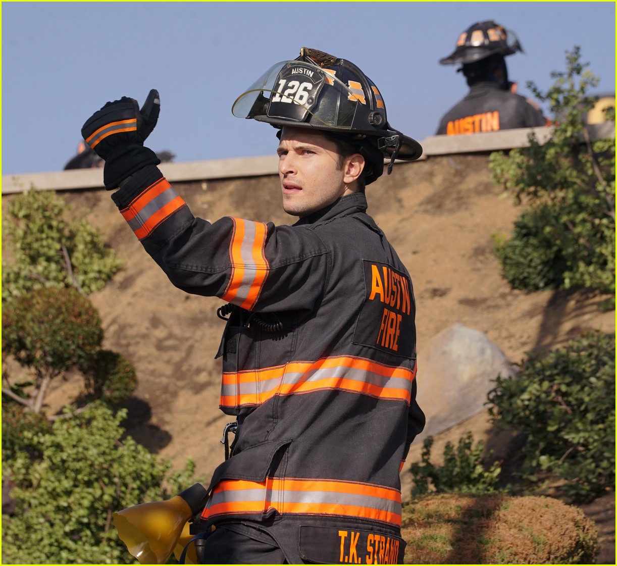 '9-1-1: Lone Star' Actor Ronen Rubenstein Comes Out as Bisexual ...