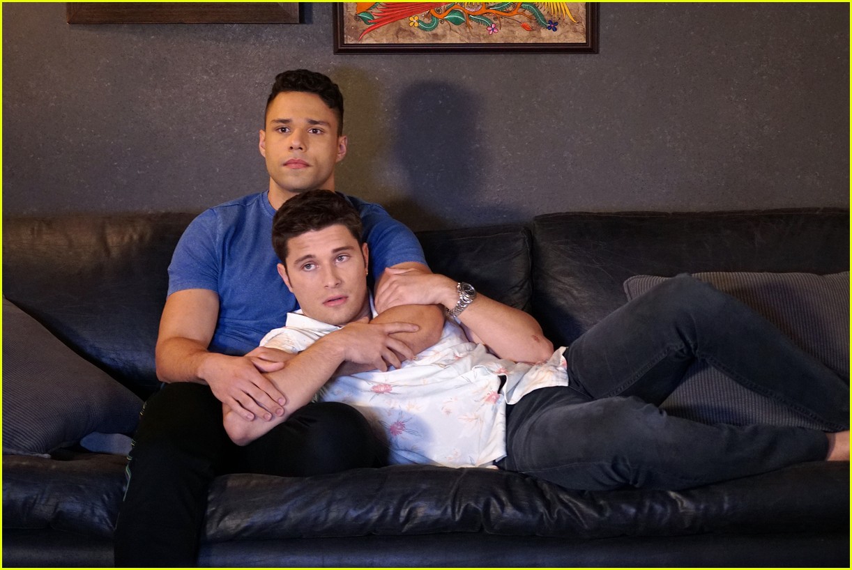 '9-1-1: Lone Star' Actor Ronen Rubenstein Comes Out as Bisexual ...