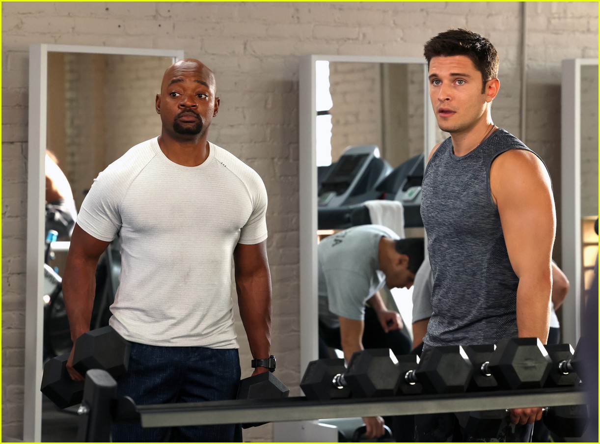 '9-1-1: Lone Star' Actor Ronen Rubenstein Comes Out as Bisexual ...