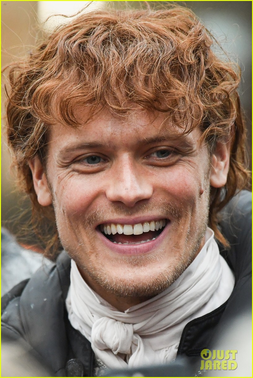 Sam Heughan Rings in His '29th' Birthday With a Buff Gym Selfie: Photo ...
