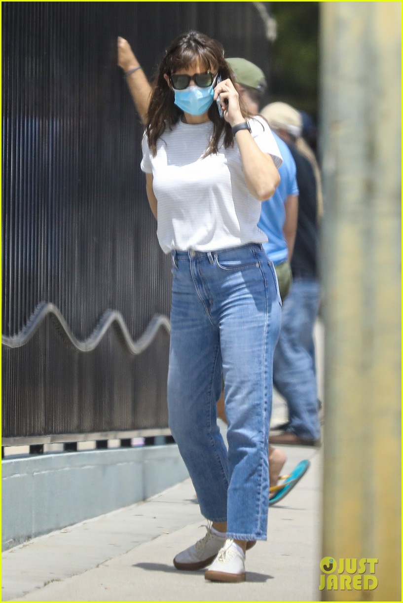 Ben Affleck Joins Jennifer Garner to Watch Their Son's Swim Class ...