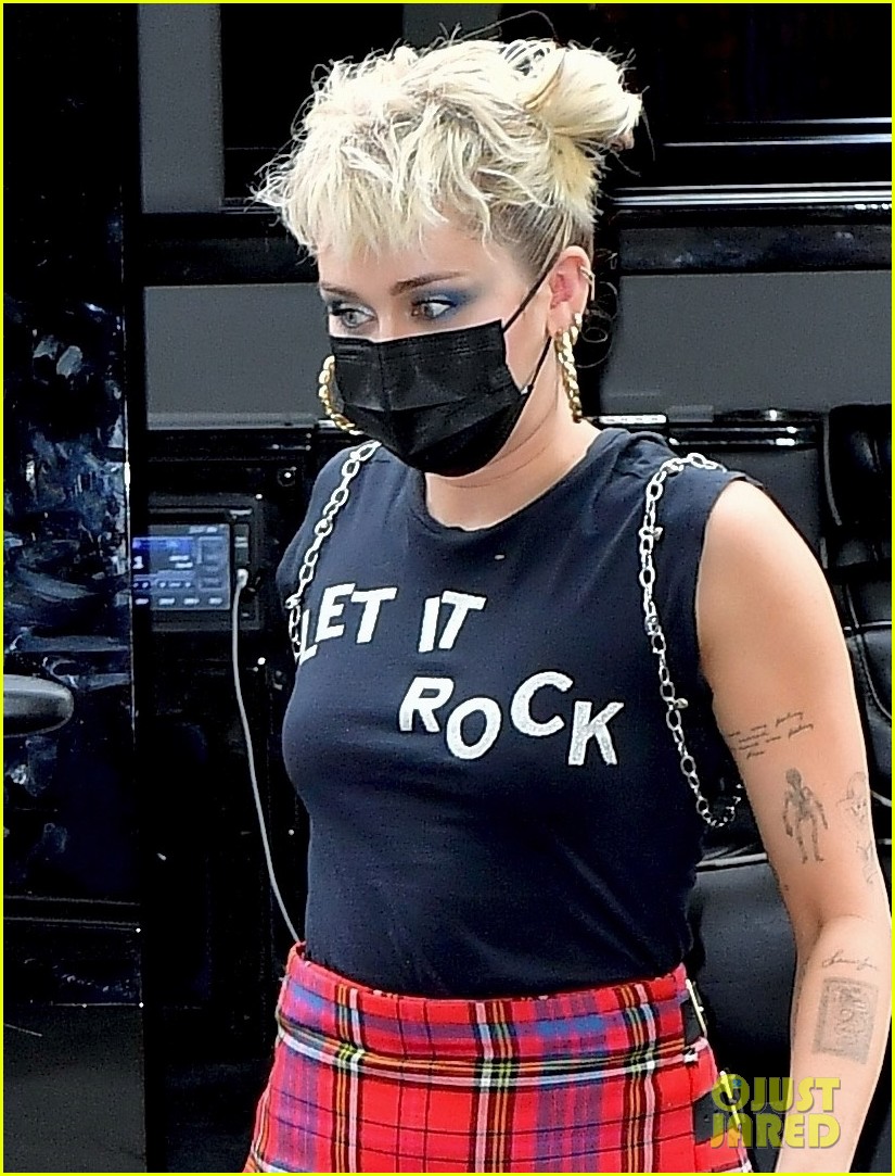 Miley Cyrus Shows Off Her Rockstar Style While Out in NYC!: Photo ...